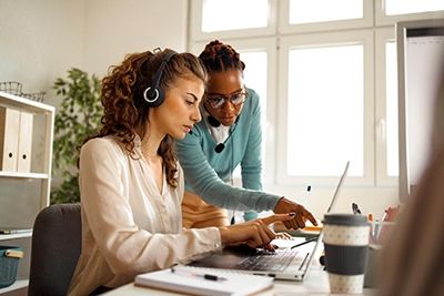 8x8 Agent Assist | AI-Powered CX Solutions | 8x8